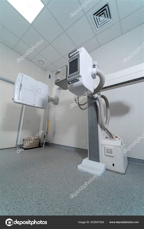 Sistema Diagnóstico Radiológico Fluoroscópico Con Mesa Giratoria Equipo Clínico Moderno