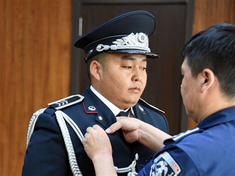 Хүний амь нас аварсан албан хаагчийг Цагдаагийн гавьяа тэмдгээр шагналаа Isee Mn