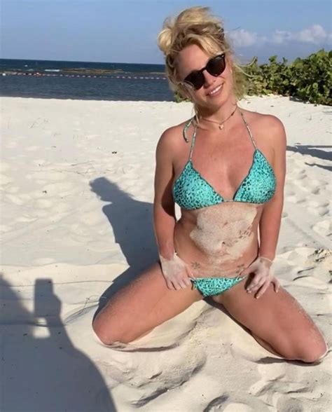 Britney Spears 5 Bikinis Perfectos Para Derrochar Estilo En La Playa