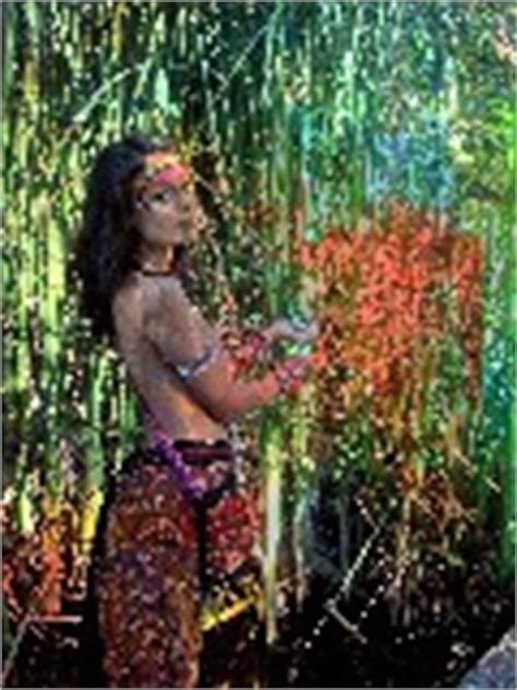 Nathalie Kelley Goes Native Monday August
