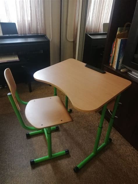Парта зі стільцем письмовий стіл для школяра дитячі меблі 1 300 грн Товари для школярів