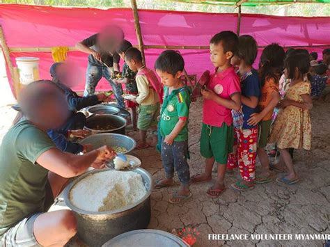 ကယားပြည်နယ်ရှိ စစ်ဘေးရှောင် ကလေးငယ်များကို အစားအသောက်နှင့် ကျောင်းသုံး စာရေး ပစ္စည်းများ လှူတန