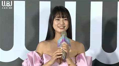 走鐘獎禮賓正妹可凡「高衩快走光」！大風掀裙畫面香爆 去年驚露底褲 Ettoday星光雲 Ettoday新聞雲