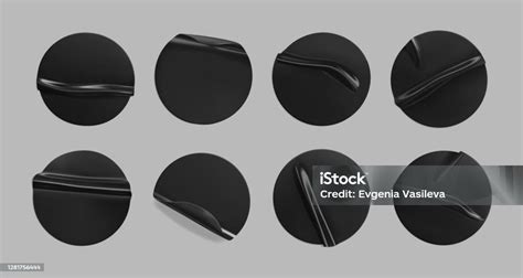 검은 색 붙어 둥근 구겨진 스티커 모형 세트 접착제 선명한 검은 종이 또는 회색 배경에 접착 주름 효과 플라스틱 스티커 라벨 템플릿 레이블 또는 가격 태그입니다 3d 사실적