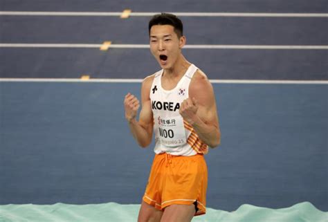 스마일 점퍼 우상혁 파리올림픽 우승자 넘고 세계실내선수권 우승