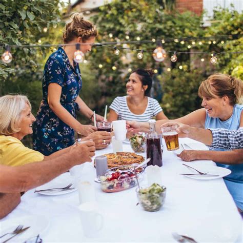 Entertain As A Guest Nghĩa Ví Dụ Câu Và Cách Sử Dụng Từ Này