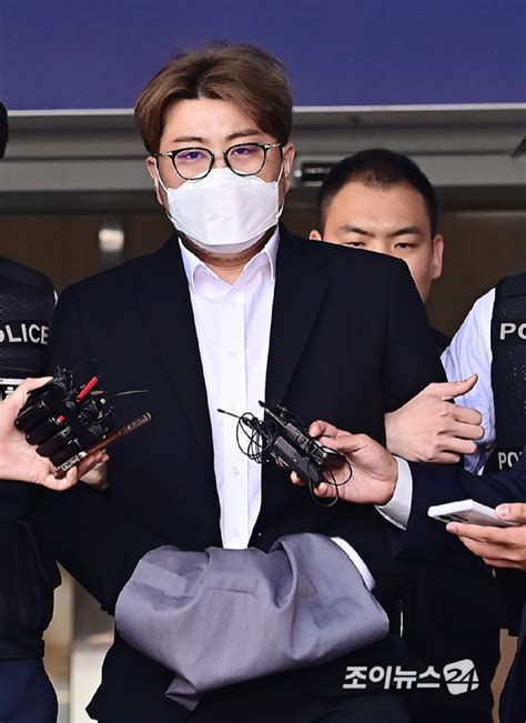 [퇴근길이슈] 송중기 유모차·손현주 형님상·김혜윤 푸켓·박세리 부친