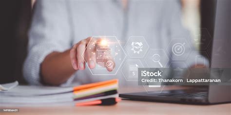 회계사 심사서류 품질평가관리 체크리스트 업무문서 평가과정 시장자료보고서 분석 및 컨설팅 기획검토과정 및 적정성 평가 가상현실에 대한 스톡 사진 및 기타 이미지 Istock