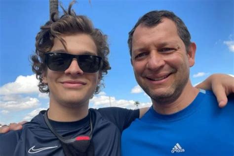 Vídeo Mostra O Momento Exato Em Que Um Jovem De 18 Anos é Esfaqueado Ao Lado Da Sua Namorada