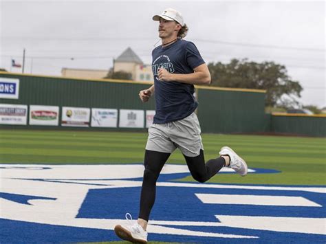 Mastery Of The Mound New Braunfels Hs Alum Miller Pitching His Way