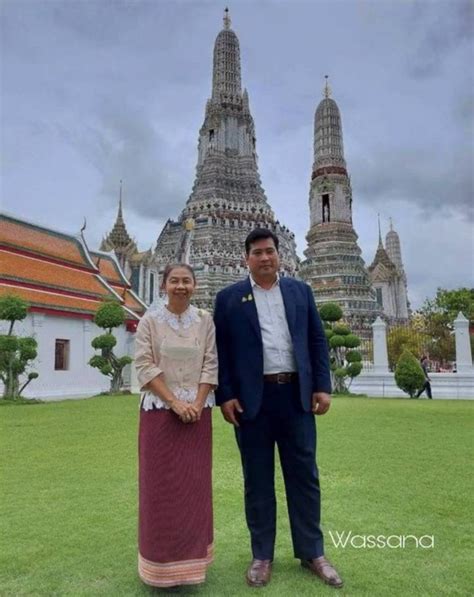 ท่านอ้น วัชรเรศร วิวัชรวงศ์ ถึงไทย ตระเวนไหว้สิ่งศักดิ์สิทธิ์ วัดพระแก้ว ศาลหลักเมือง ชมคลิป