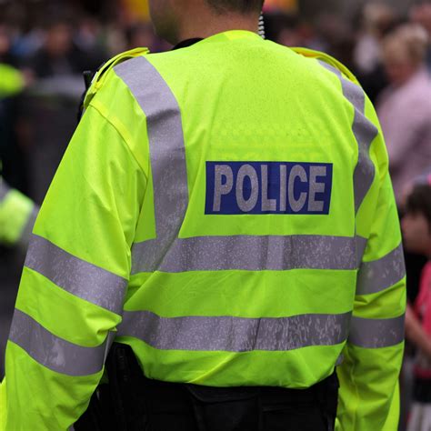 媒体英国约克市抗议者用不是我的国王标语牌迎接查尔斯三世 2023年4月7日 俄罗斯卫星通讯社