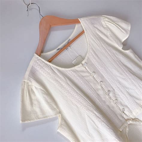 Laura Ashley ブラウス ローラアシュレイトップス｜売買されたオークション情報、yahooの商品情報をアーカイブ公開