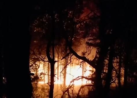 Голям пожар над село Илинденци в гасенето се включи и военен хеликоптер