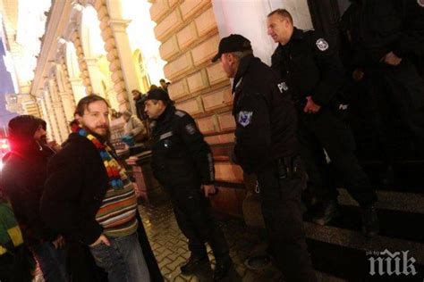 Протестна мрежа се оказаха обикновени фашаги Учителката на дъщеря ми също А кой уби Гео Милев