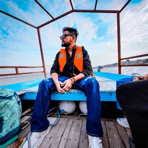 S O U R A B H ♒ G H A R U Sourabh 730 • Threads Say More