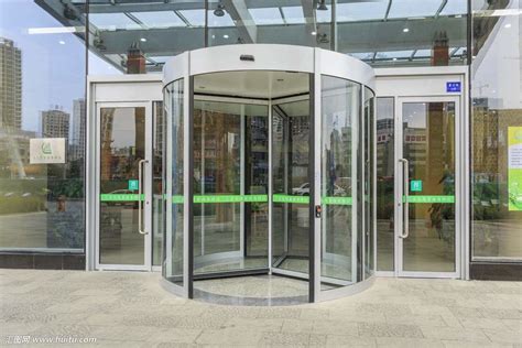 旋转门 感应门 自动门 成都自动门 感应门 旋转门 地弹门 道闸 门禁系统 玻璃幕墙 四川不锈钢工程 四川福维克装饰工程有限公司