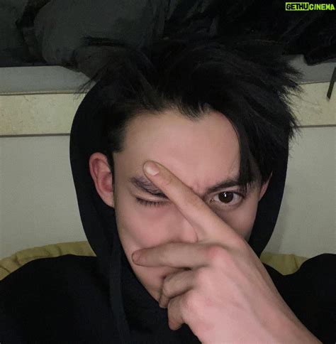 Dylan Wang Instagram 一月👋 二月🏃🏻😏 Gethu Cinema