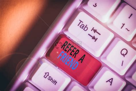 手写文本推荐朋友概念照片推荐任命有资格完成任务的人白色pc键盘高清图片下载 正版图片503721832 摄图网