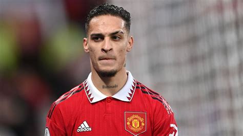 Ван Бастен смята че от Манчестър Юнайтед са привлекли грешното крило от Аякс