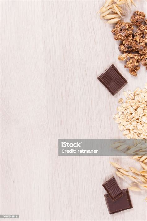그 라 놀라 귀리 플레이크와 초콜릿 소스 철 섬유 건강 한 간식 개념으로 비문에 대 한 장소 0명에 대한 스톡 사진 및 기타 이미지 Istock