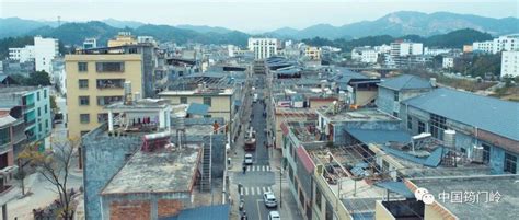 筠门岭“两违”整治齐发力，圩镇颜值再提升整改筠门岭镇铁皮
