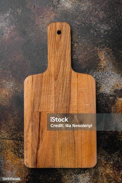 나무 도마 오래된 어두운 소박한 테이블 배경에 상단 보기 평면 누워 텍스트 또는 제품을위한 복사 공간 공란에 대한 스톡 사진 및 기타 이미지 Istock