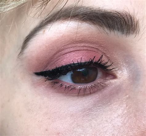 Милейшая палетка теней Essence Blushed Eyeshadow Palette | Отзывы ...