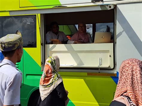 Mobil Keliling Bpjs Ketenagakerjaan Pada Manunggal Tuntung Pandang Di Desa Kunyit Bajuin