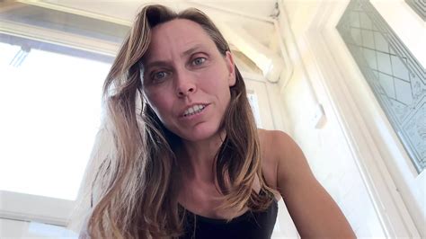 Giganta Limpia A Todas Las Pequeñas Personas Con Sus Eructes Xhamster