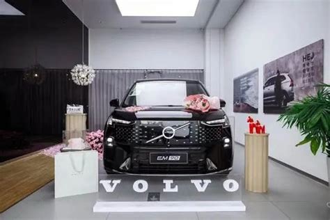 沃尔沃汽车首款纯电mpv Em90开启交付 200kw电机 180kmh最高时速（全文）沃尔沃em90 2025款 Ultra 六座汽车