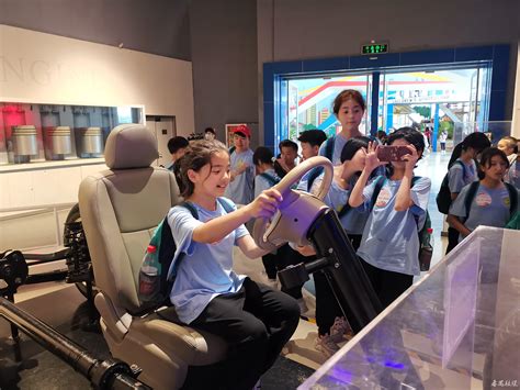 同一蓝天 共同幸福 探索科学的奥秘！百名老区孩子走进广东科学中心