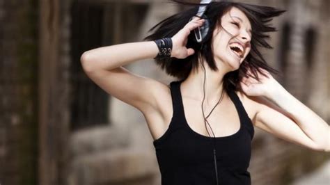 Jangan Terlalu Kencang Ini Batas Aman Pakai Earphone Tribun Medan Com