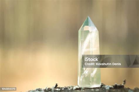 대형 분명 순수한 투명 좋은 로얄 크리스탈 자연 흐리게 Bokeh 배경에 녹색 석 영 옥수 다이아몬드의 클로즈업 기치료에 대한 스톡 사진 및 기타 이미지 Istock