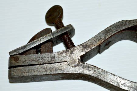 Outil Ancien Pince Usage Et Metier à Determiner Marque Illisible Vieux Metiers Métal