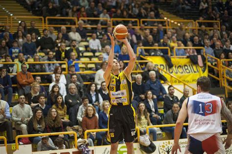 Basket La Gimar Lecco Ufficializza Ivan Morgillo Lecco Notizie