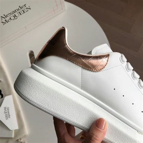알렉산더맥퀸 2021 로즈골드 컬러 힐컵 오버솔 스니커즈 스니커즈 오버레플