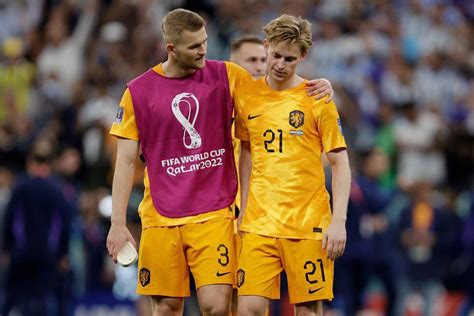 فرنکی دی یونگ مسی بهترین بازیکن تاریخ است طرفداری