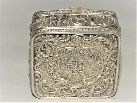 Jolie Boite A Priser Boite A Pilules Argent Style Rocaille Intérieur