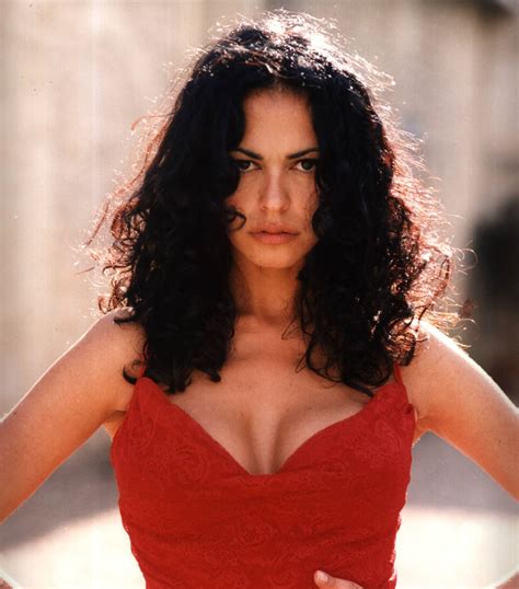 New Nices Wallpapers Maria Grazia Cucinotta Cleavage