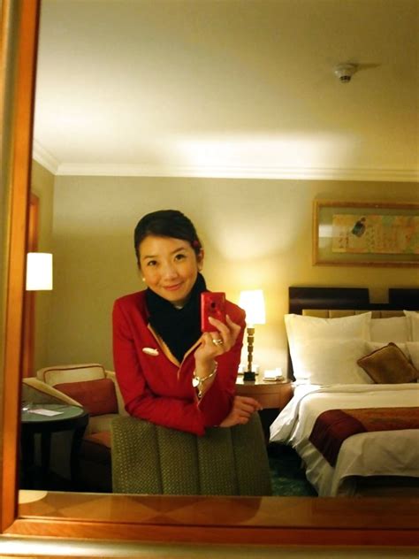 Eden Lo Cathay Pacific Flight Attendant Photo 22 102