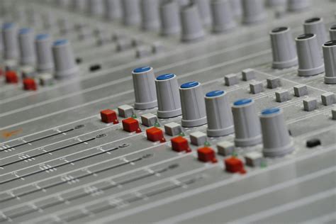 Kt 2a 레벨링 앰프 고주파 낮은 빈도 녹음 실 다이나믹 프로세서 다이얼 따뜻한 오디오 랙마운트 기어 러시아 베이스 부스트 뷰 미터 사운드 기술자