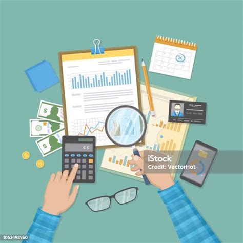 감사 개념입니다 남자 검사 금융 문서를 평가 보고서 준비 클립보드 문서 위에 돋보기와 사업가 손 회계 분석 분석 계산함에 대한 스톡 벡터 아트 및 기타 이미지 Istock