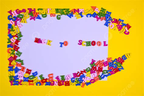 黃色背景 帶有多色木質字母文本黃色白色 照片圖桌布圖片免費下載 Pngtree