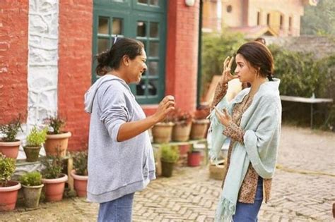 Raazi Alia Bhatt And Vicky Kaushal Look Much In Love In New Photo Fans Go Gaga Over The Fresh