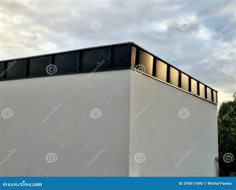 Cladding Of The Roof And Perimeter With Sheet Metal Protects Against
