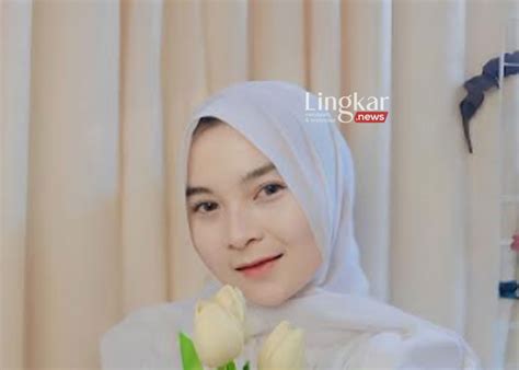 Mengenal Tri Putri Nurlian Konten Kreator Cantik Yang Nggak Gengsian