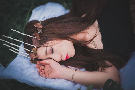 여자 자고있는 화이트 목도리 매력적인 아름다운 소녀 모델 Piqsels