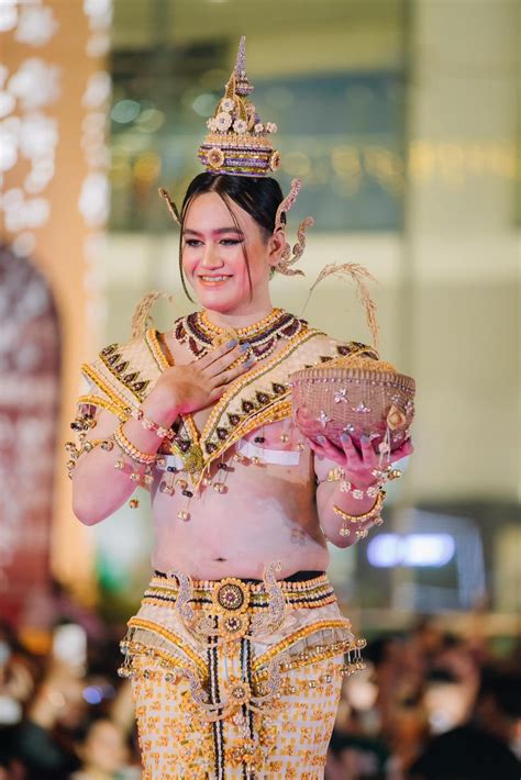 ពិតជាស្រស់ស្អាតនិងប្លែកខ្លាំងណាស់ ក្រោយ កក្កដា សោភ័ណ្ឌ តុបតែងខ្លួនក្នុងឈុតសម្លៀកបំពាក់មួយនេះ