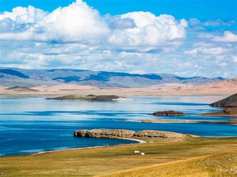 Улаагчны хар нуур